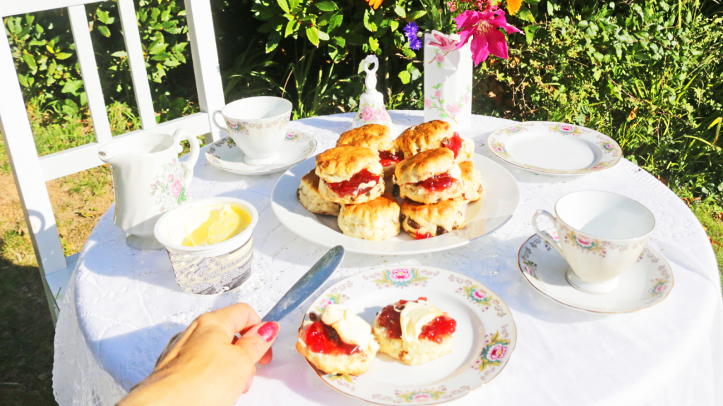 The Devon Cream Tea (Cream first!) - langage-farm